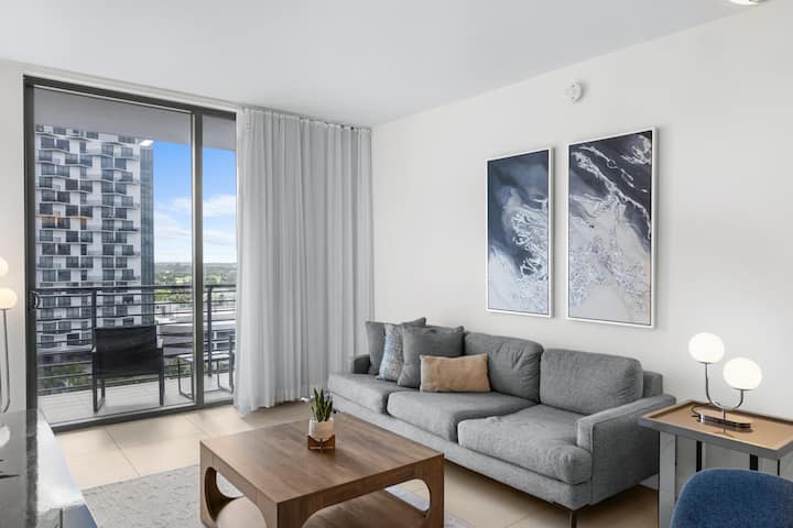 Urban Chic: Doral 1br Comfort - Hialeah, FL