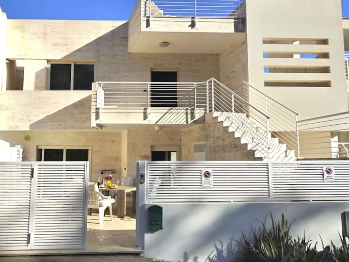 House 150m From The Sea. Patio & Sea View Terrace. - Gallipoli