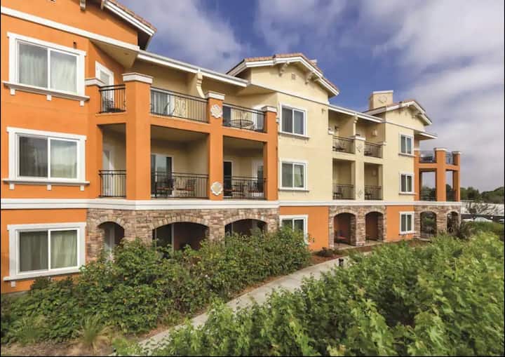 Vino Bella Bottle Rock
5/22-5/26
1  Bedroom Suite - Napa, CA