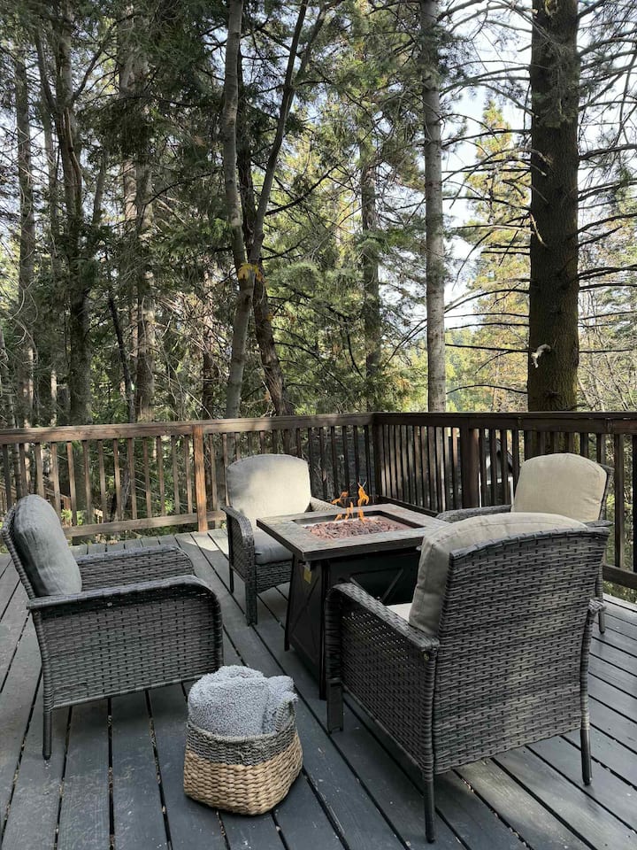 Modern Pet-friendly Treehouse • Fire Pit & Bbq - San Bernardino