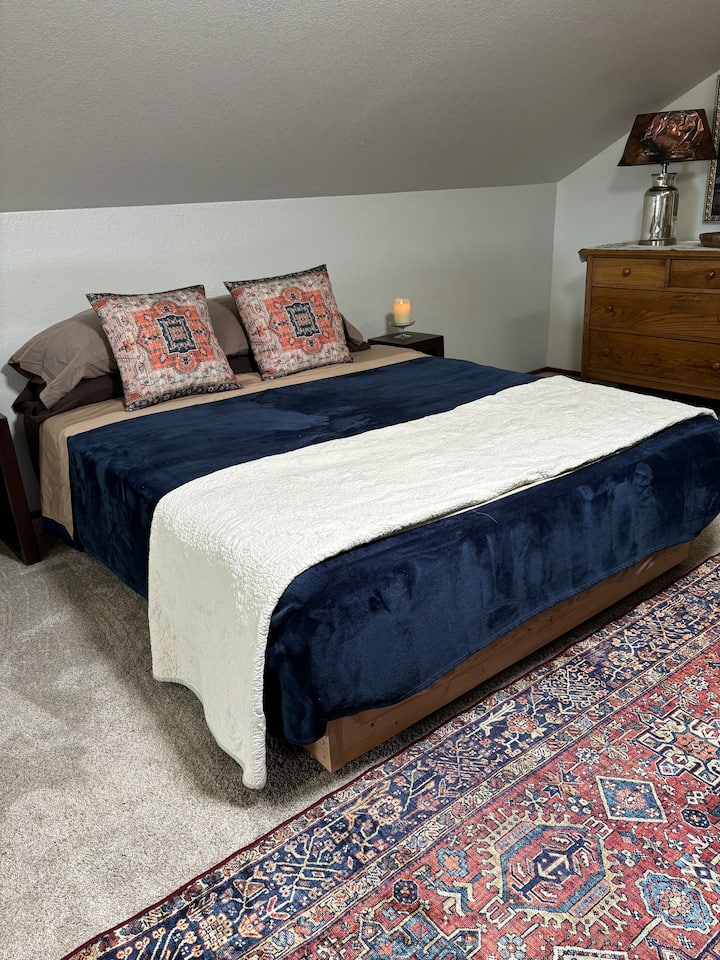 Lofty Harbor Private Suite, Natl Park 1.5 Miles! - Port Angeles, Washington