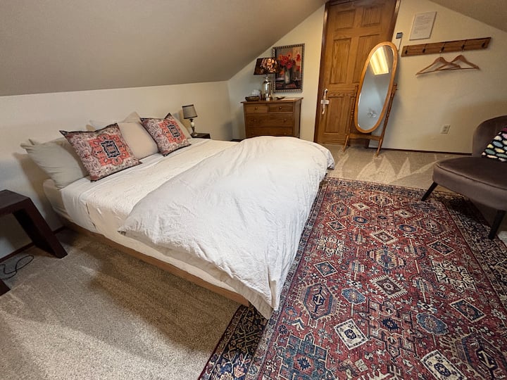 Lofty Harbor Private Suite, Natl Park 1.5 Miles! - Port Angeles, WA