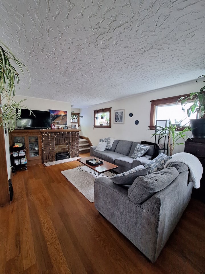 Beautiful Home In South Hills! - Cleveland, OH