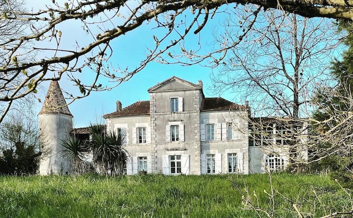 The Château’s Library Suite - La Rochefoucauld