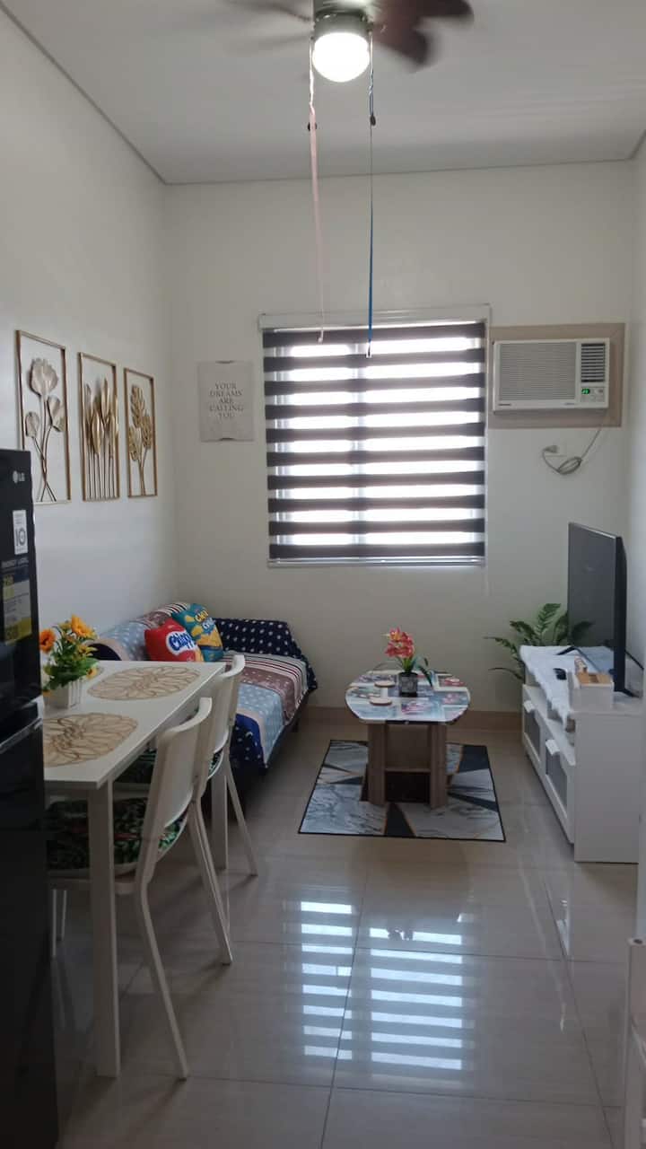 2-bedroom W/ Parking&pool - Safe, Comfort, Relax - Muntinlupa