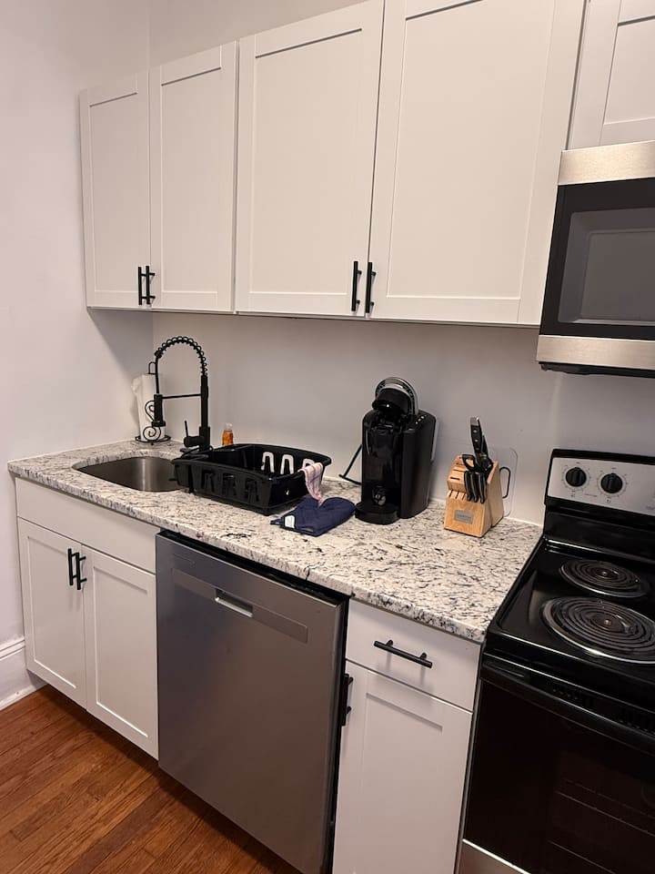 Leftwich St 1br Hideaway | Near Downtown + Tanger - Greensboro, NC