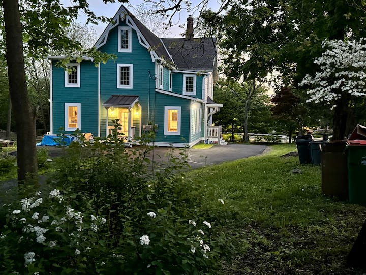 Thoughtfully Restored Victorian • Walk To Main St - Beacon, NY