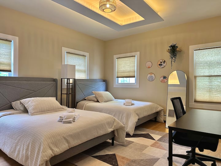 (5) Room W/ Attached Bathroom - 2 Full Beds - Yale - Connecticut