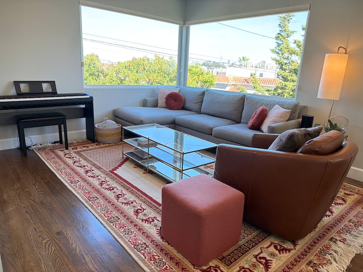 2bed/1bath Bright & Modern Home With City Views - San Francisco, CA