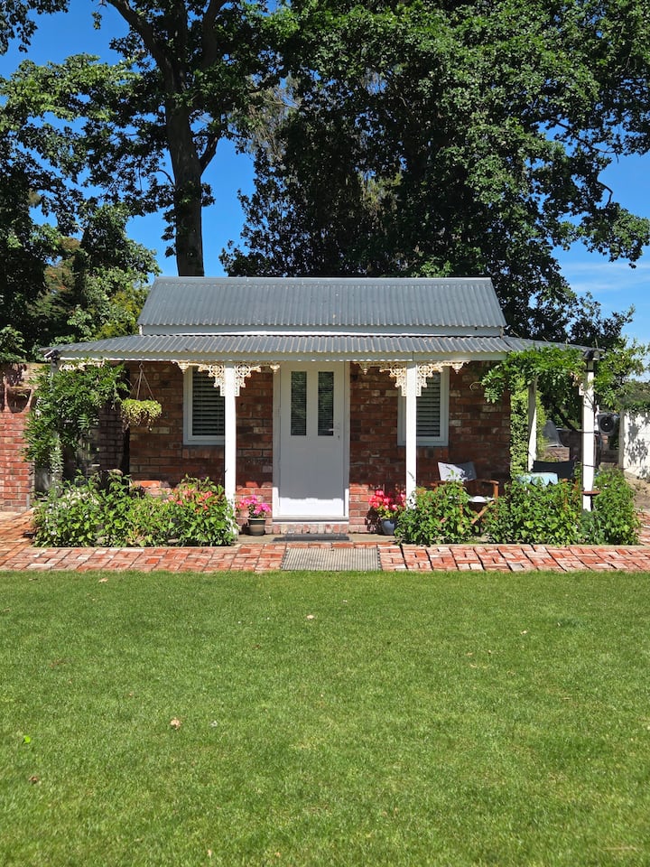 Boutique Brick Cottage B&b - Leeston