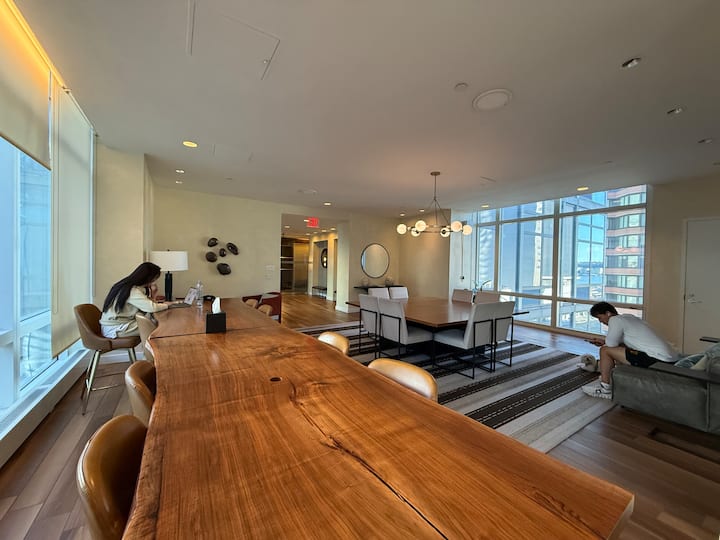 Modern Stay Near Hudson Yards | Pool Gym Sauna - New York City