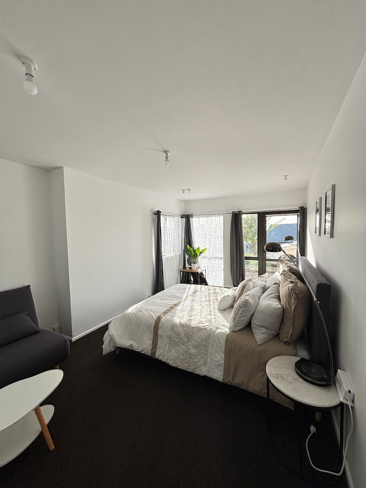 Beach & City Life • Minutes From Cbd - North Shore