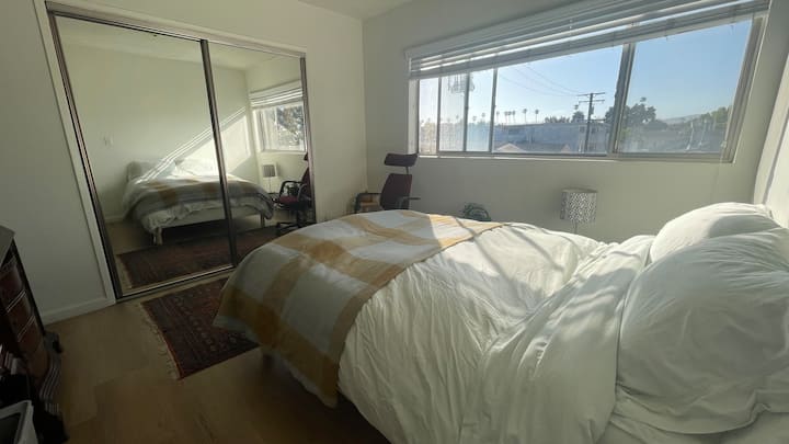 Sunny Suite W/ Private Entrance 2 - Santa Monica, CA