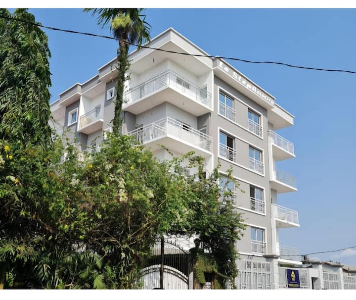 Joli Appart Calme, Sécurisé, Groupe Elect Et Wifi - Douala