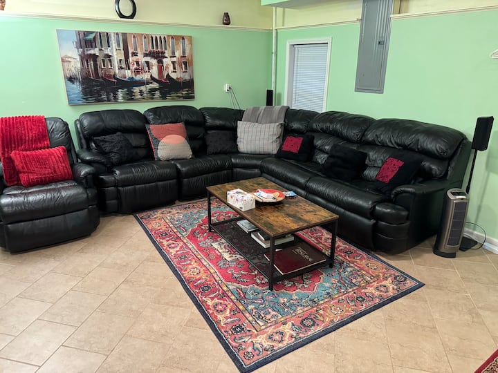 Cozy Garden Suite With Kitchen - Evanston, IL