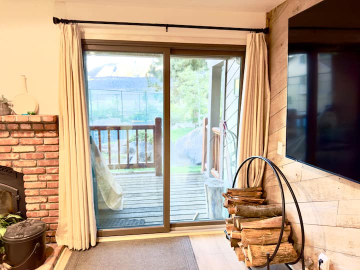 Mammoth Creekside Cozy Escape - Mammoth Lakes, CA