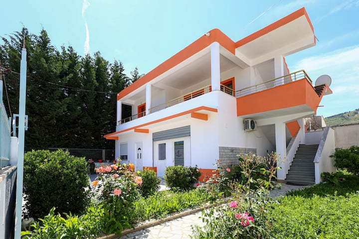 Vila Likaj 2 - Berat