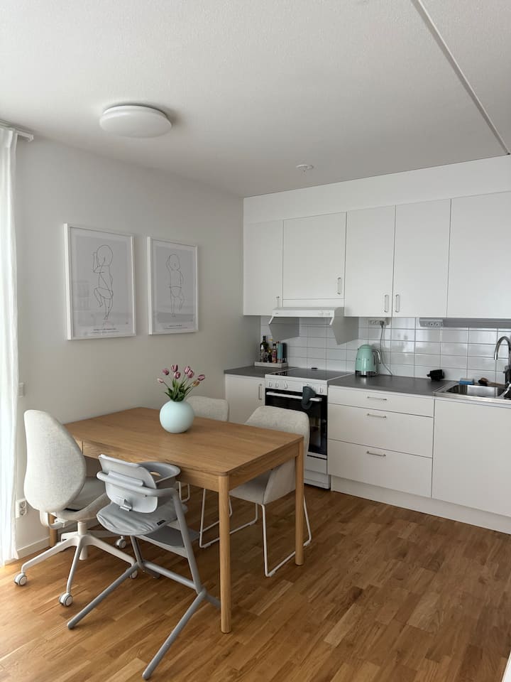 New Apartment With Balcony, Ideal For Family - Kungsängen