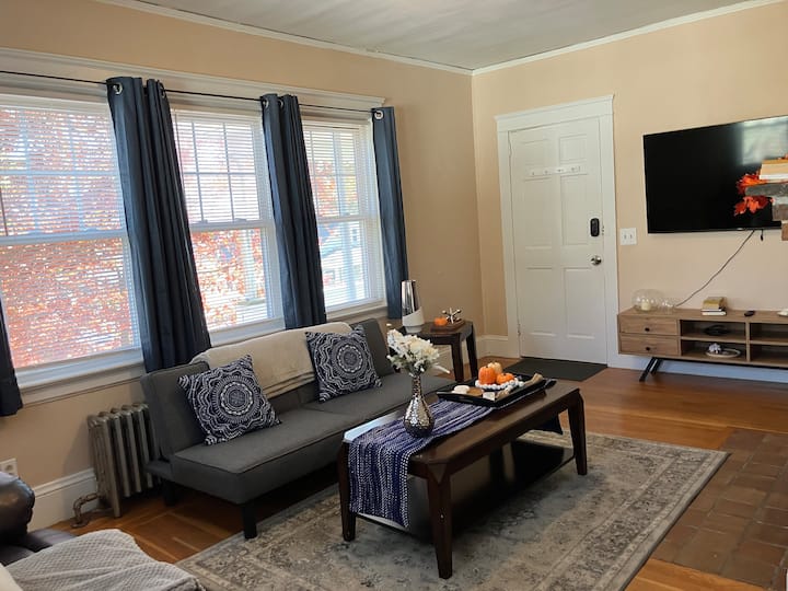 Providence Getaway! 3 Bedrooms! - Providence, RI