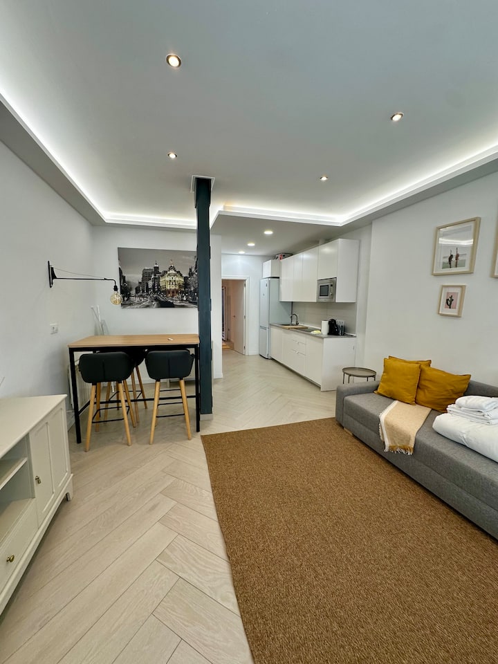 Nice Flat With Patio Near Retiro Park - Madrid