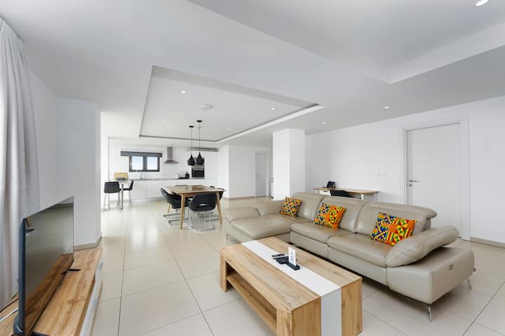 Peaceful 3br Ocean-view Retreat In Osu - Ghana