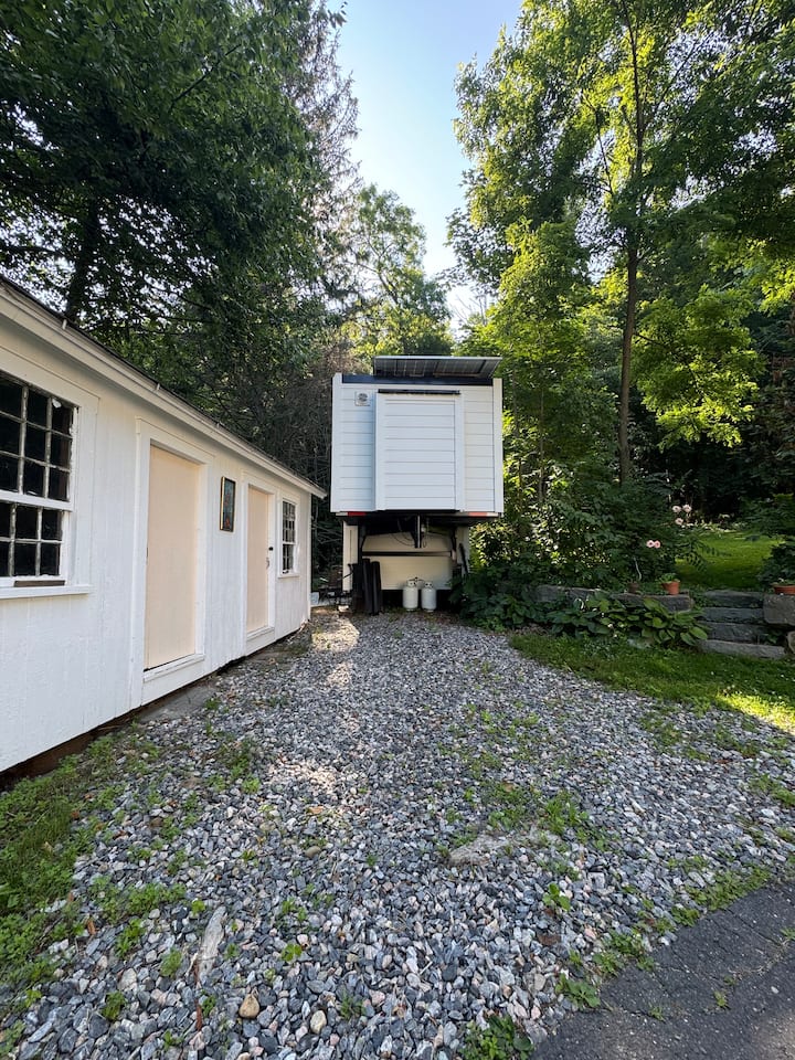 Zen Off-grid Luxury Tiny Home Retreat - Nepaug State Forest, New Hartford