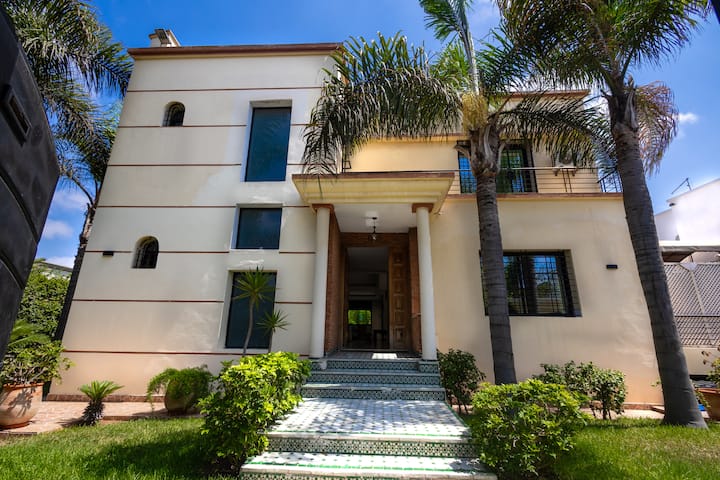 Villa Moderne Avec Piscine Et Sauna à Casablanca - Casablanca