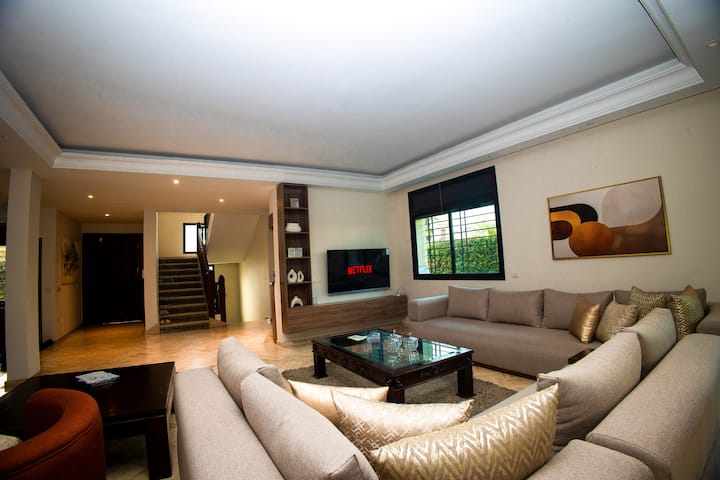 Villa Moderne Avec Piscine Et Sauna à Casablanca - 