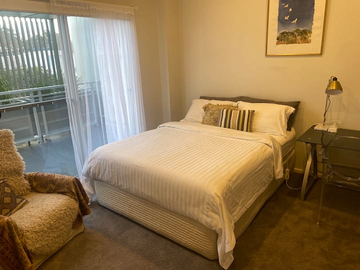 A Penthouse Room In Forrest - Canberra