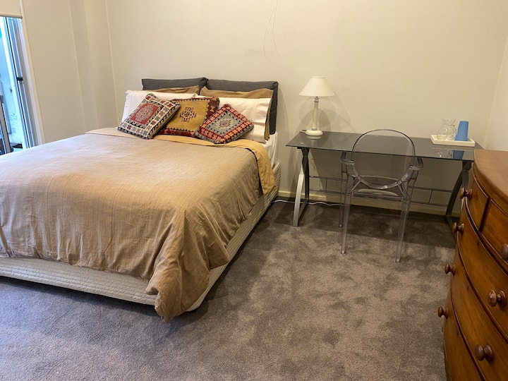 A Penthouse Room In Forrest - Canberra