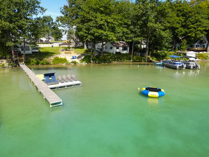 Elk Lake Retreat - Cabin 1 - Kewadin, MI