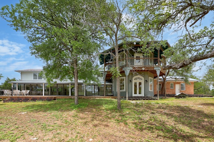 Hill Country Haven – Family & Group Retreat - Lake Travis, TX