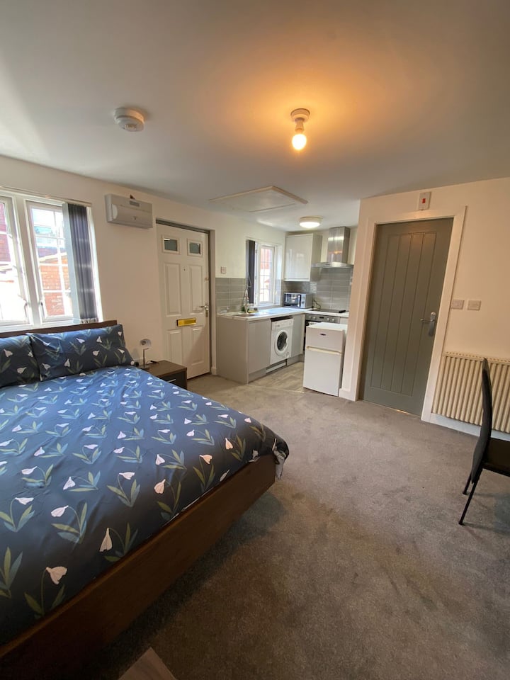 Private Outhouse Studio, In Moseley, Birmingham - Solihull
