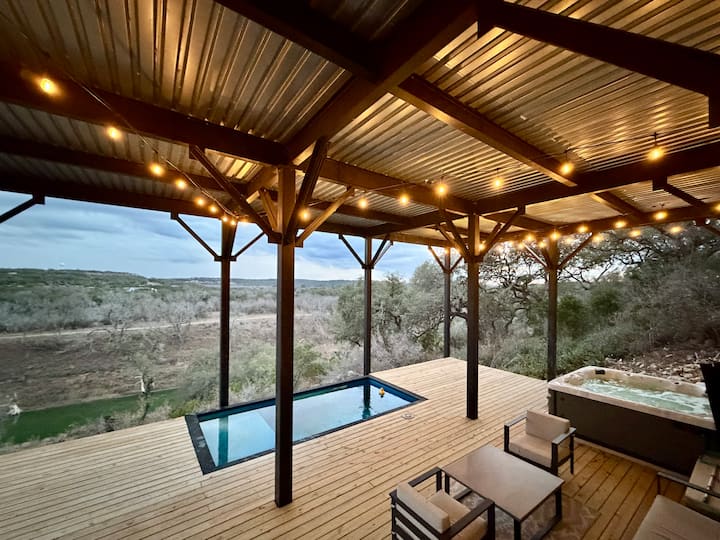 Summer Retreat |Riverfront, Views, Hot Tub - Canyon Lake, TX