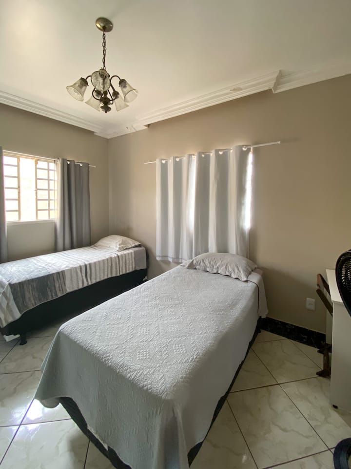 Quarto Em Casa Clássica - Anápolis