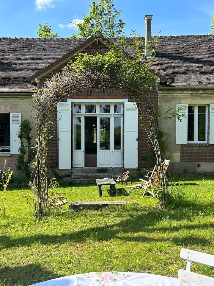 Charmante Maison De Famille - 6 Chambres - Aube