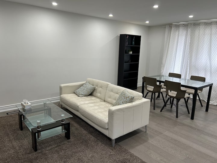 Recently Renovated 3 Bedrooms In Main Floor. - Toronto