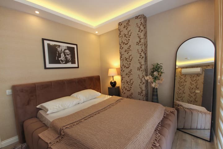 Metropolitan Art Suites | No.1 - Garden Terrace - Lara Beach