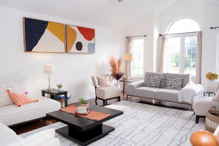Charming Urban Retreat - Windsor