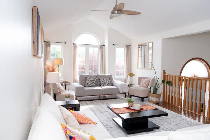 Charming Urban Retreat In Quiet Area | 3bd 2ba - Windsor