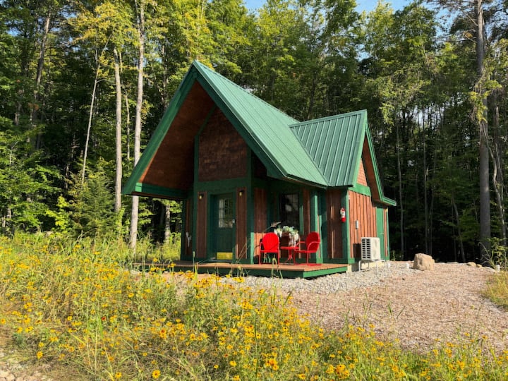 Greenhouse Cottage Outdoor Soaking Tub - Lake George, NY