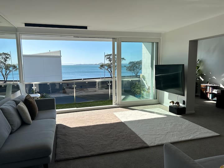 Ultimate City Beach Side Retreat - Auckland
