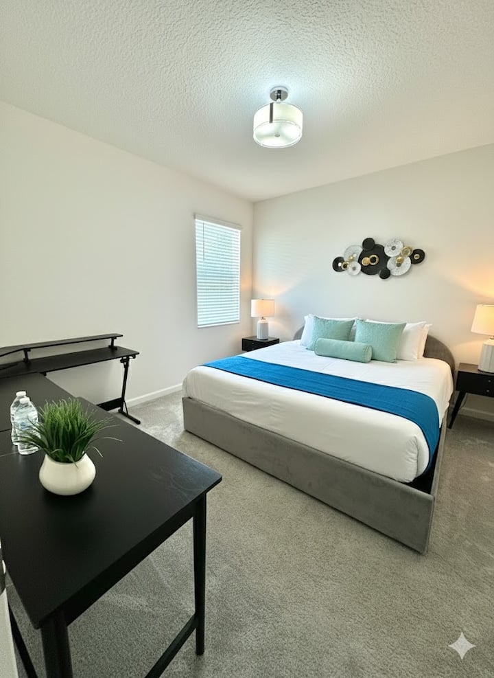 King Bedroom W/ Kitchen Access Near Orlando - Kissimmee