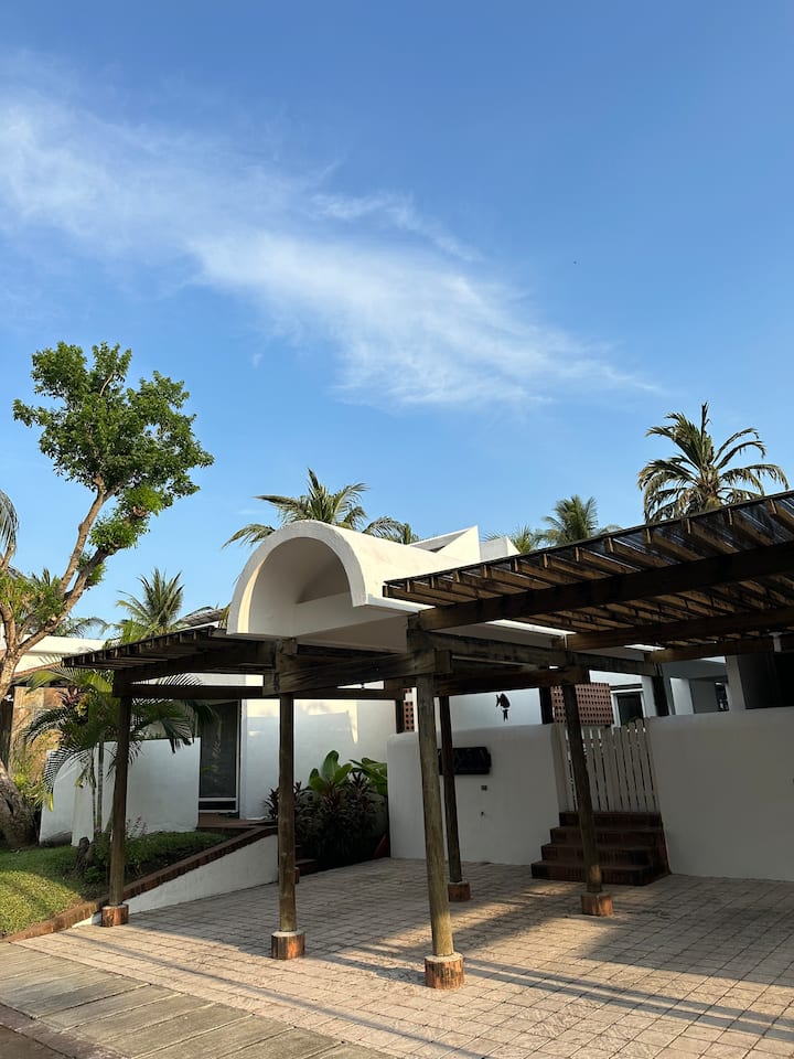 Casa Blanca Pacific All Seasons - Puerto San José