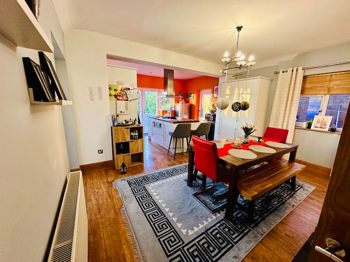 Doctors' Retreat - Chesterfield