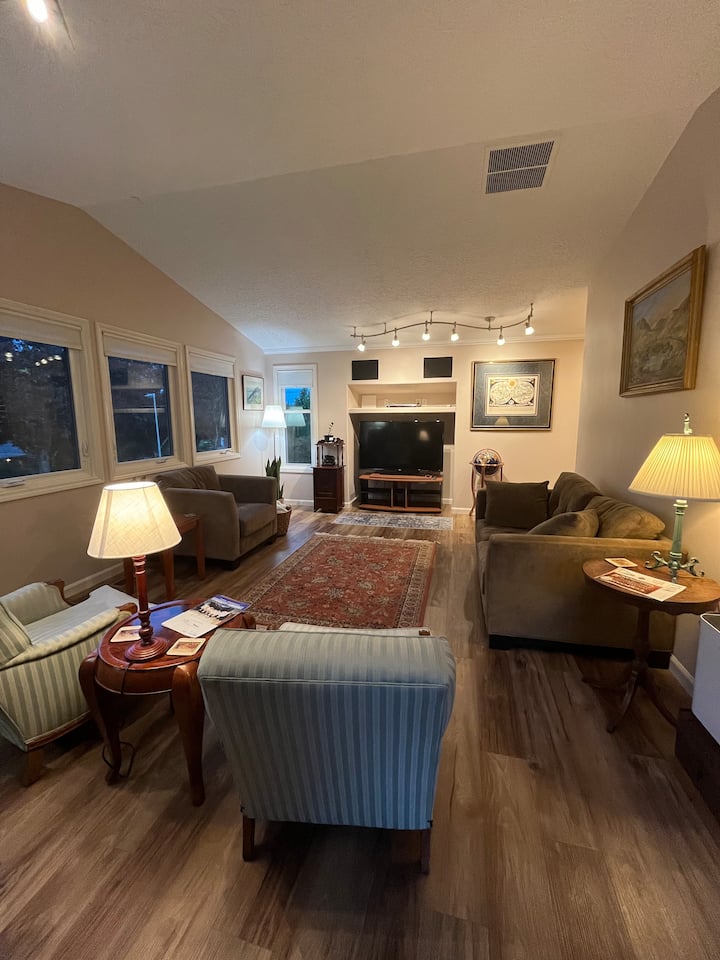 The Knight House: Primary Bedroom - Vancouver, WA