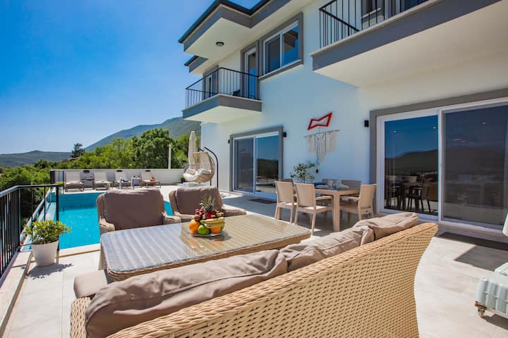 Kaşta Doğa Manzaralı Lüks Villa - Kaş