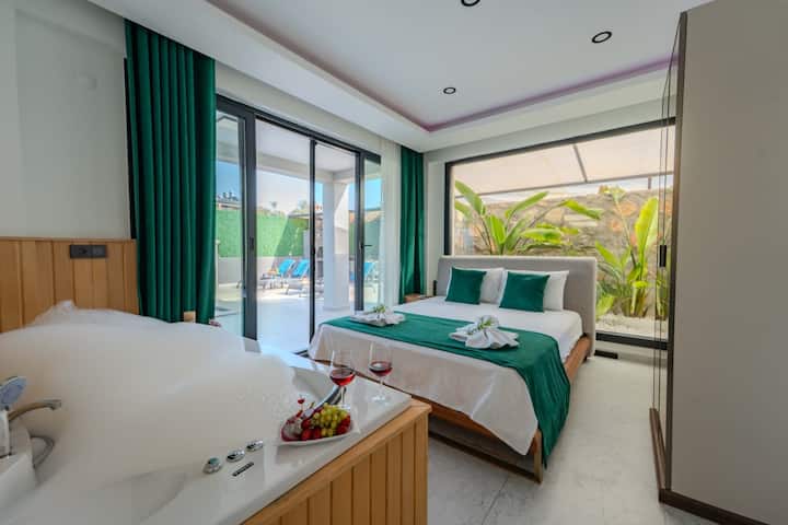 Saunalı Jakuzili Otoparklı Müstakil Villa - Fethiye