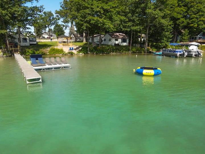 Elk Lake Retreat - Cabin 2 - Kewadin, MI