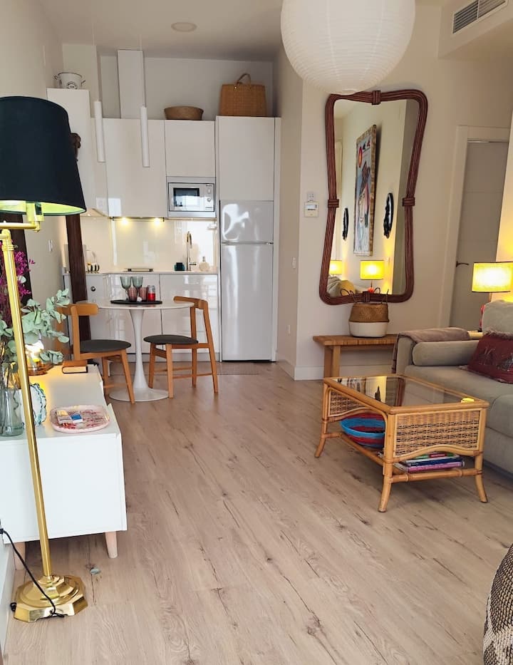 Elegant And Pleasant In The Center - Siviglia